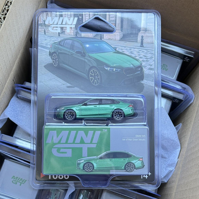 现货MINIGT 1:64 #1086 BMW M5 G90 宝马绿色 合金汽车模型