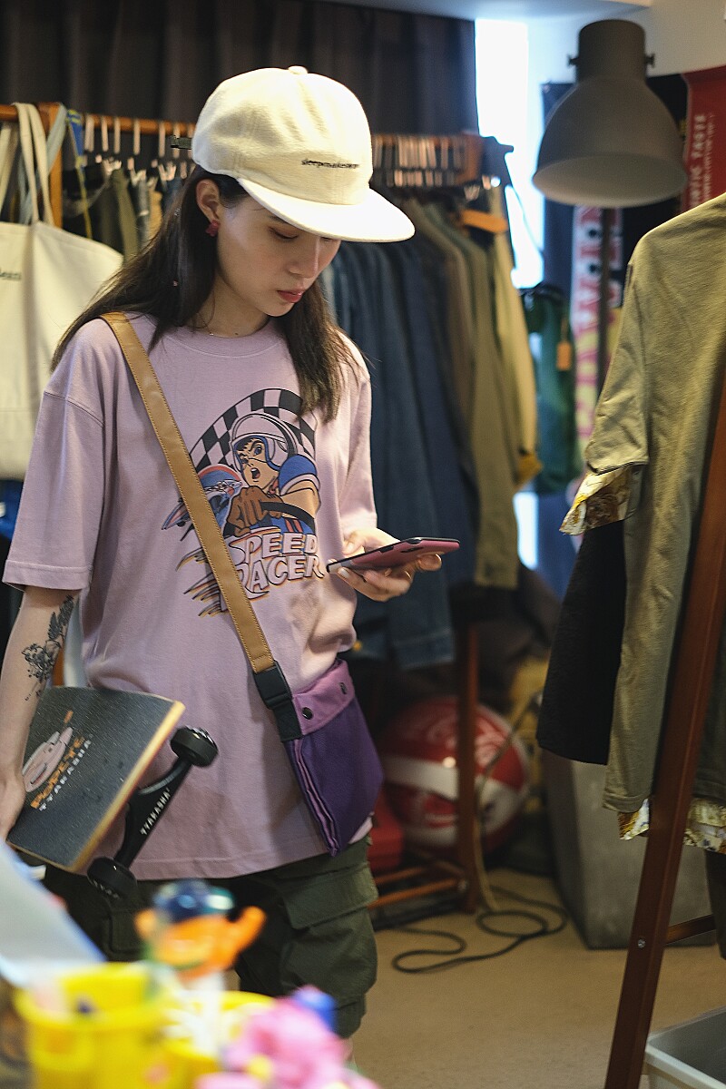 买梦想的奶奶极速赛车手电影周边美式经典短袖oldschool雾霾紫tee
