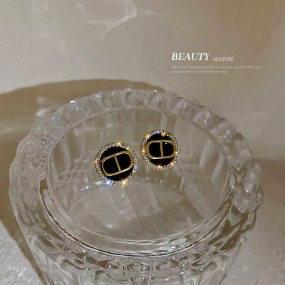 2025年新款小香耳钉轻奢小众设计感耳饰高级感气质名媛复古耳环