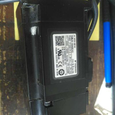 400W伺服SGDV-2R8A01B002000+马达SGMJV-04ADE6S