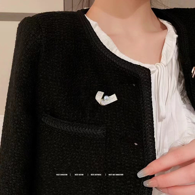 内有多款淡水海水珍珠胸针，花叶新款女时尚简约大气外套大衣配饰