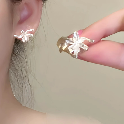925银针白色鸢尾花耳钉