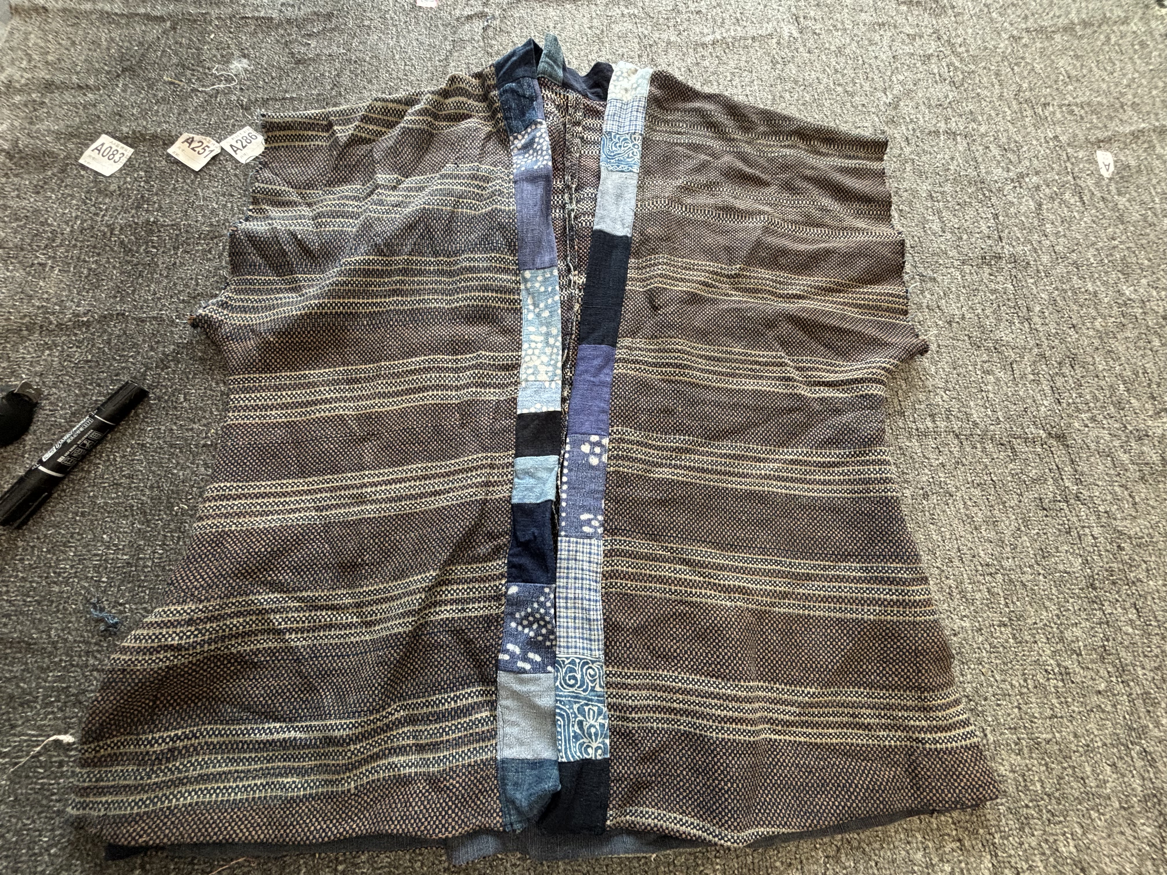 特色手工艺品老绣片背带织锦少数民族手工艺品 织锦衣服