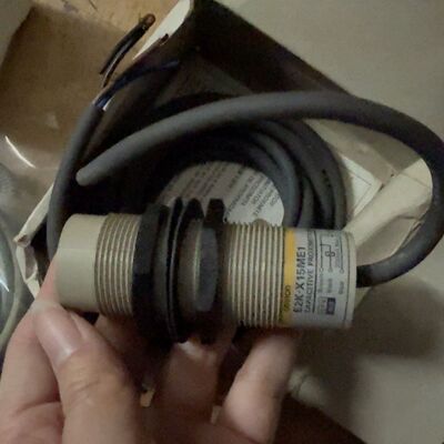 E2K-X15ME1  接近开关