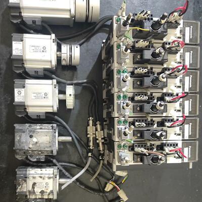 A5伺服器套装出售 有两只电动成色如图 MADKT150