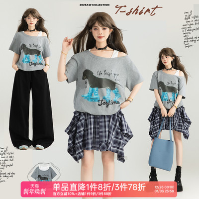 KEIKO小狗印花灰色斜肩短袖T恤