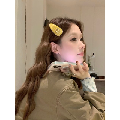 Busan miu系少女~时尚洋气字母发夹弹簧夹女高级感侧边夹发卡头饰