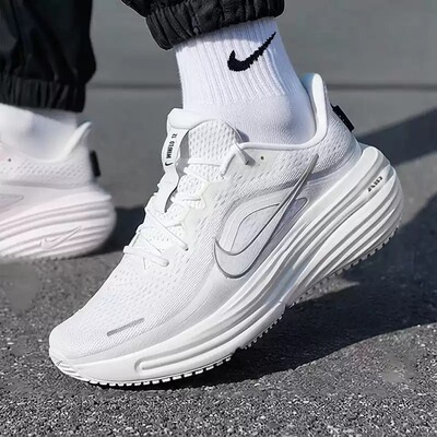 NIKE男缓震透气跑鞋HV9272-103