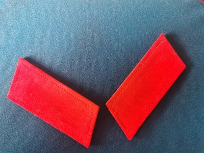 六五早期扎线型红领章四周扎线三点红65领章