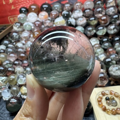 天然绿幽灵千层幽灵水晶球摆件直径46.3毫米