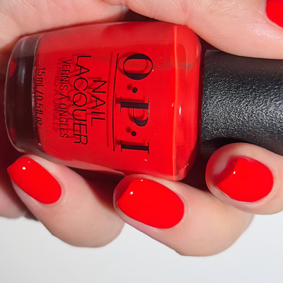美国OPI指甲油F034 Totally Red-ical 高饱和度的橙调红/火焰红夏