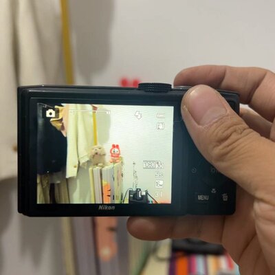 议价尼康s8200，功能正常，屏幕有条纹（轻闪屏），有点点维修
