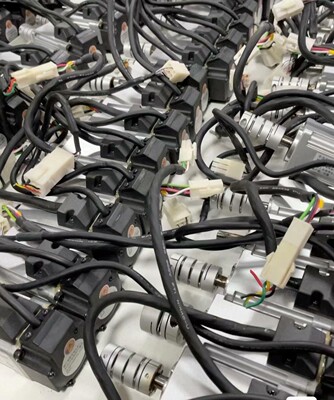 松下A6单电机MSMF012L1U2M 二手拆机，成色漂亮，