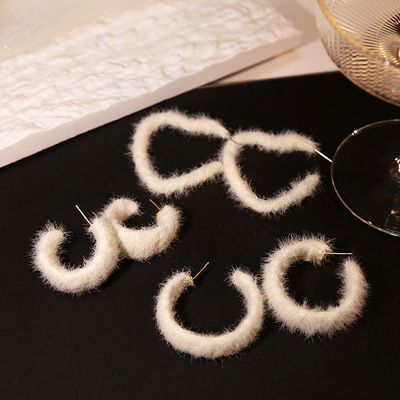 韩国银针毛绒绒耳圈植绒爱心耳钉