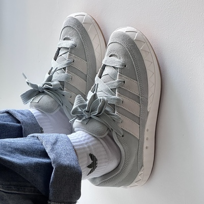 IE9863HQ8708面包板鞋