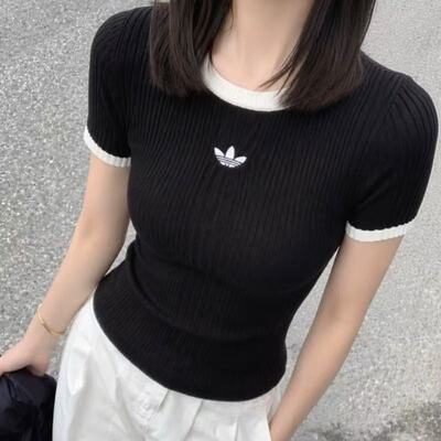 阿迪达斯女款修身短袖