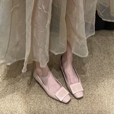 羊皮版~经典方扣裸粉色单鞋女2026新款春季漆皮粗跟百搭通勤女鞋
