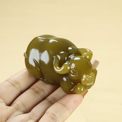 和田玉牛手把件新疆玉糖料