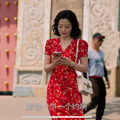 我的后半生刘丽娜梅婷同款修身显瘦印花碎花泡泡袖裹身V领连衣裙