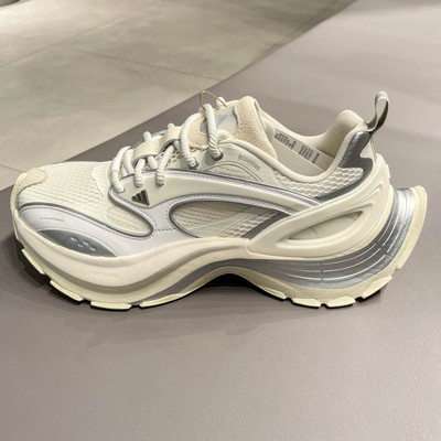 阿迪达斯男女耐磨运动休闲鞋