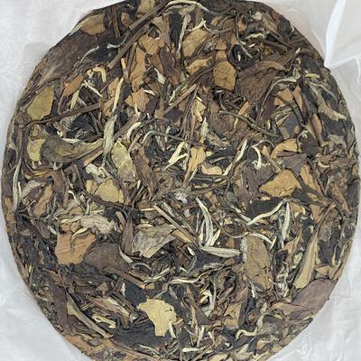 2015年政和大白老白茶寿眉饼带礼盒枣香可煮可泡300g