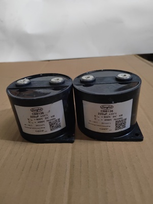 江海拆机薄膜无极电容800V 220UF 体积：85*65mm 一只12元