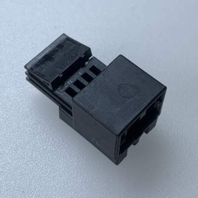 原装 汽车连接器 1-1670989-1-2/8K0972994 胶壳外壳 4P 线束插头