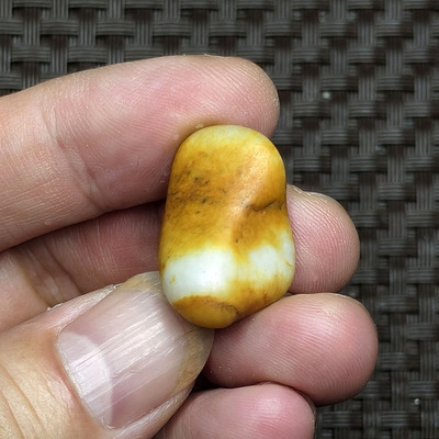 新疆和田玉籽料原石真皮独籽无修玉化鸡骨红皮小吊坠手链籽00714