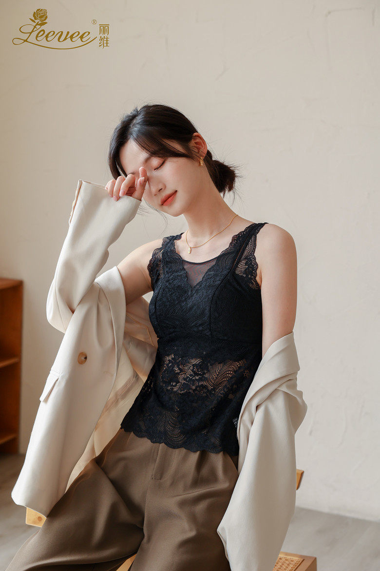 丽维 蕾丝百搭内衣自带胸垫可拆卸无钢圈吊带背心打底衫文胸B2138_虎窝淘