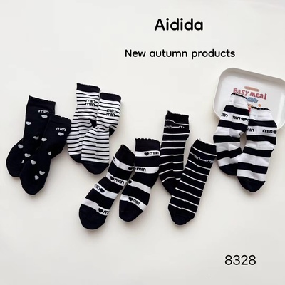 爱嘀嗒儿童袜子秋冬新款男女童黑白条纹字母潮牌百搭花边中筒棉袜