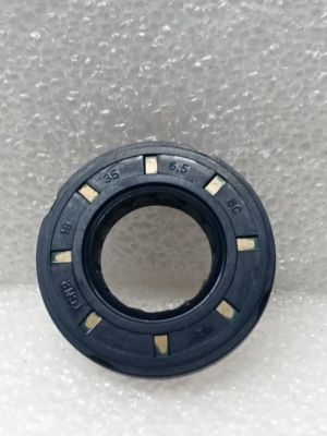 18 35 6/6.5 尺寸 18X35X6/6.5mm 方向机油封