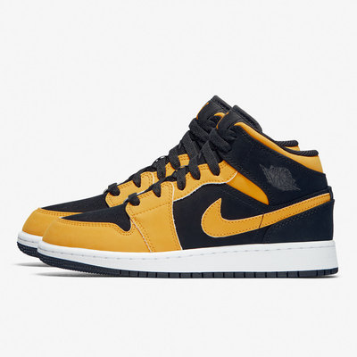 耐克春季高帮休闲风童鞋