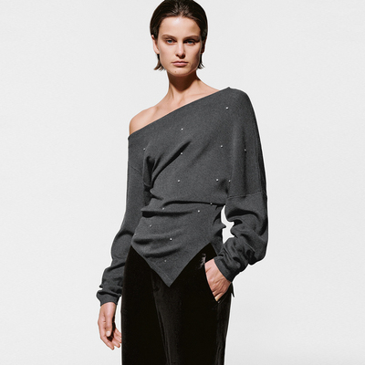 UR国内代购2025冬季女装魅力斜肩钻饰褶皱不规则针织衫UWG950273