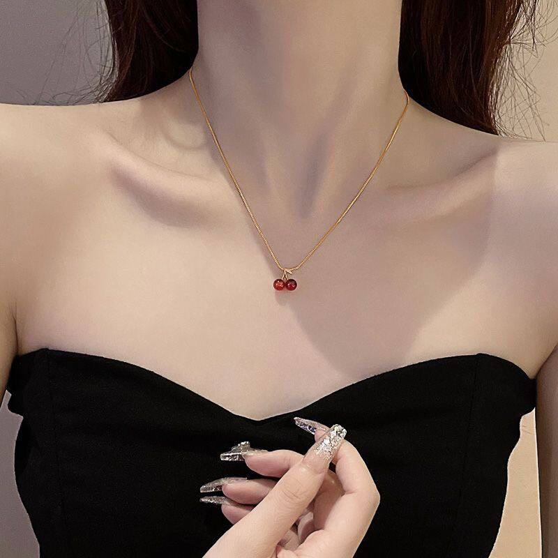韩系显白红色樱桃吊坠项链女2025夏新款轻奢网红设计感气质锁骨链