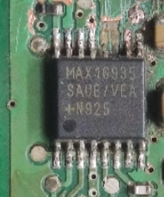 MAX16935SAUE/V+T MAXIM TSSOP-16EP 可调固定降压 开关稳压器