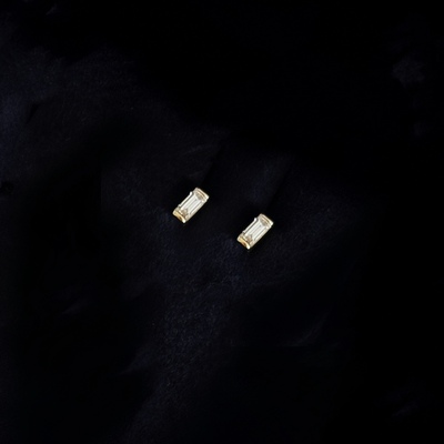 CHESNOW18K金法棍钻石耳钉小众