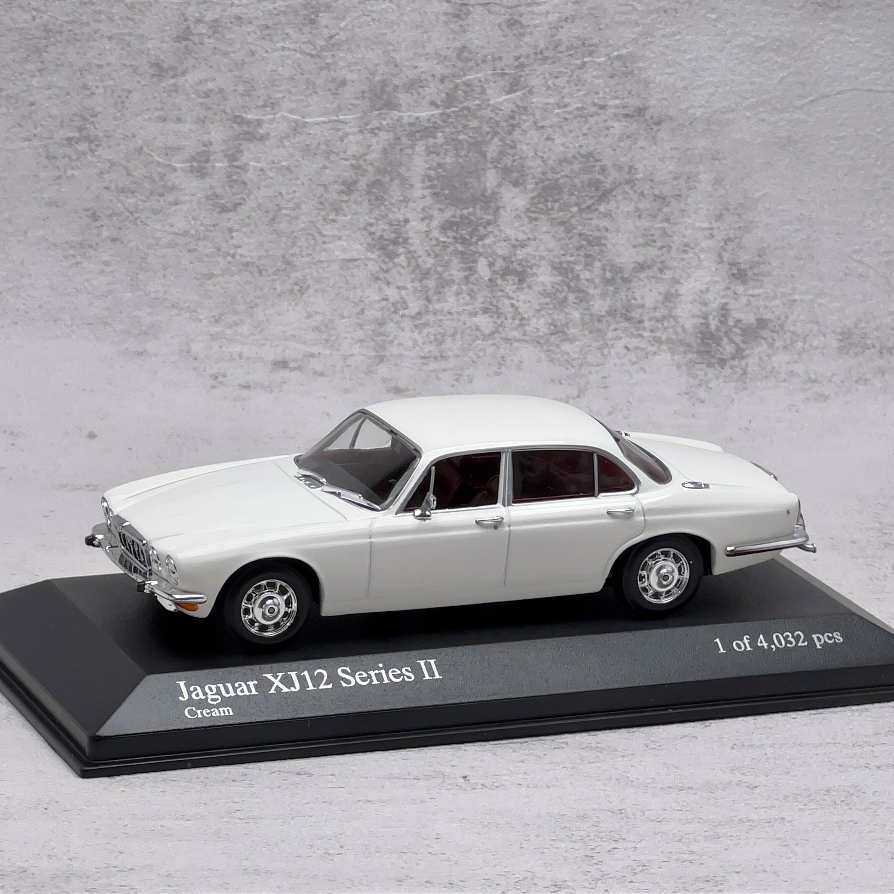 迷你切Minichamps 1/43捷豹XJ12 Series II合金车模