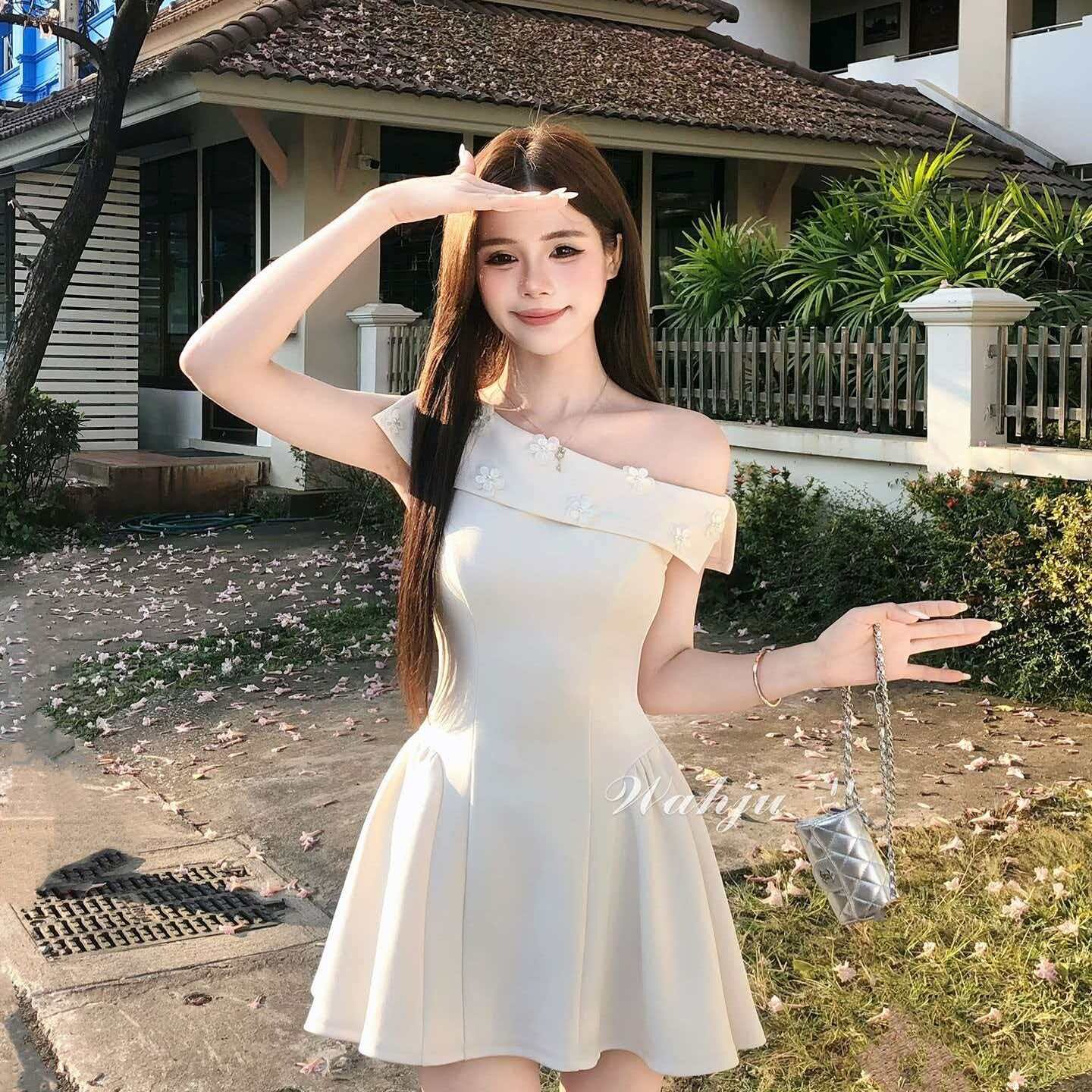 清仓少花朵 柏拉图之恋 春夏气质千金纯欲露肩高级感掐腰连衣裙女