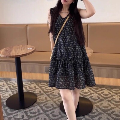 2026夏新款背心裙小个子高级感中长款度假风无袖碎花裙百搭连衣裙