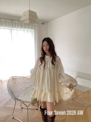 Fourseven连衣裙2026秋季女白色蕾丝公主裙长袖提花蛋糕裙子仙女