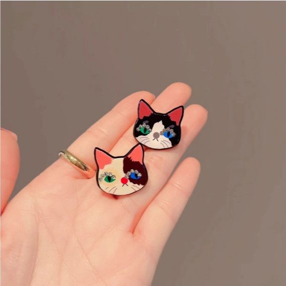 可爱小花猫咪胸针设计感小众高档女胸花别针点缀饰品搭配西装衣服