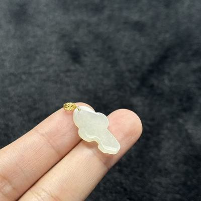 18K金和田玉吊坠-约11*23*3mm-多样性发货-F鸿-B1800