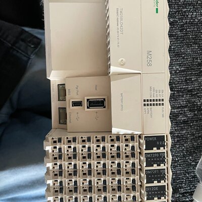 议价施耐德plc，实物拍摄，功能包好，主机：tm258ld42d