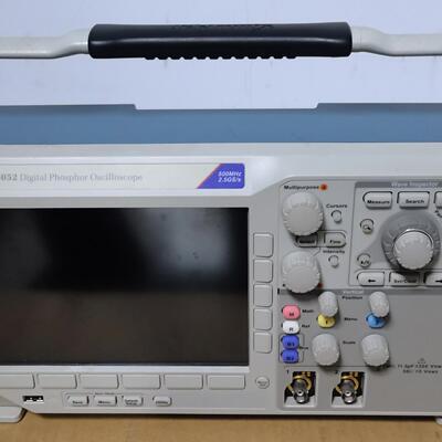 议价Tektronix DPO3052 数字示波器 500MHz 电子测试仪器维修