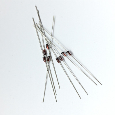 BZX55C30 1/2W 稳压 30V 0.5W D0-35 (50只1.2元) 实图拍摄