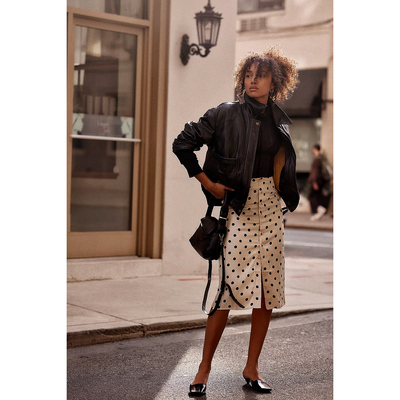 FP 丝滑缎面材质 多纽扣前开衩中高腰修身中长款波点半身裙