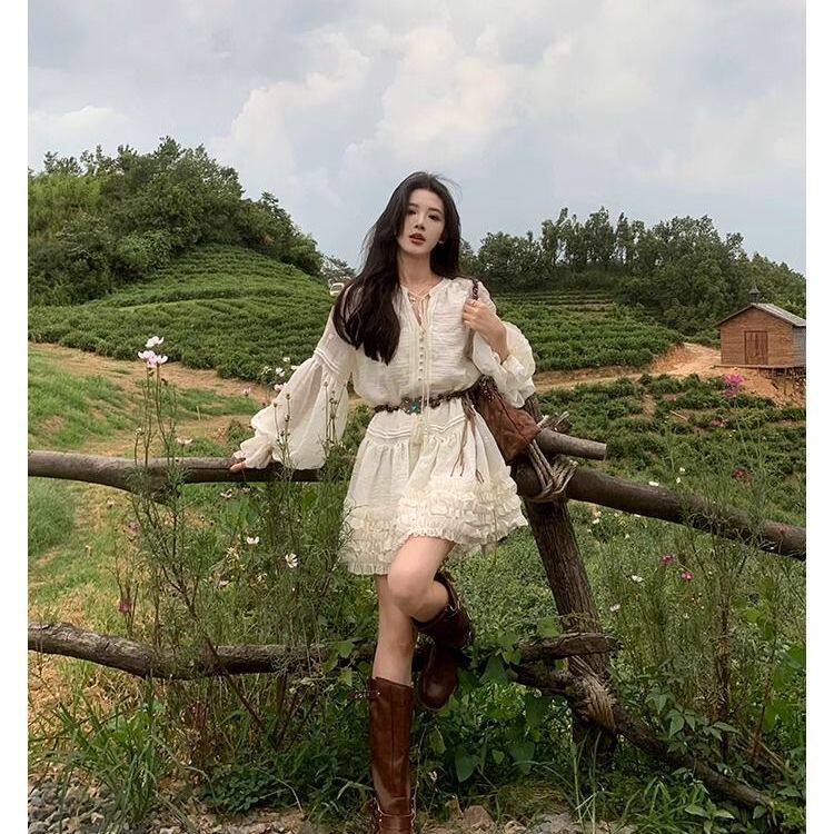 波西米亚度假风杏色灯笼袖洋装早秋氛围感甜美初恋系带V领短裙