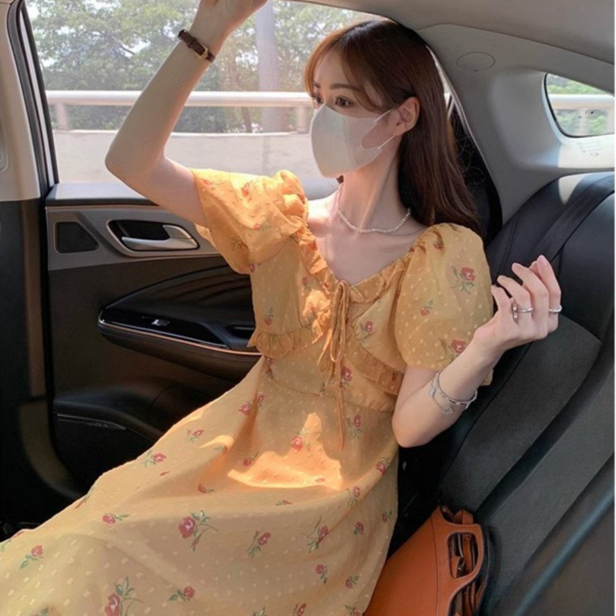 V领木耳边碎花洋装女夏季新款法式收腰中长版气质泡泡袖裙子ins