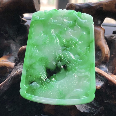 缅甸天然A货翡翠阳绿龙牌挂件
