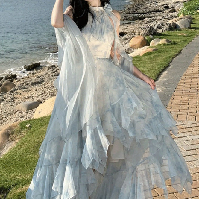2026年夏季新款浪漫印花度假荷叶边不规则挂脖连衣裙+开衫两件套